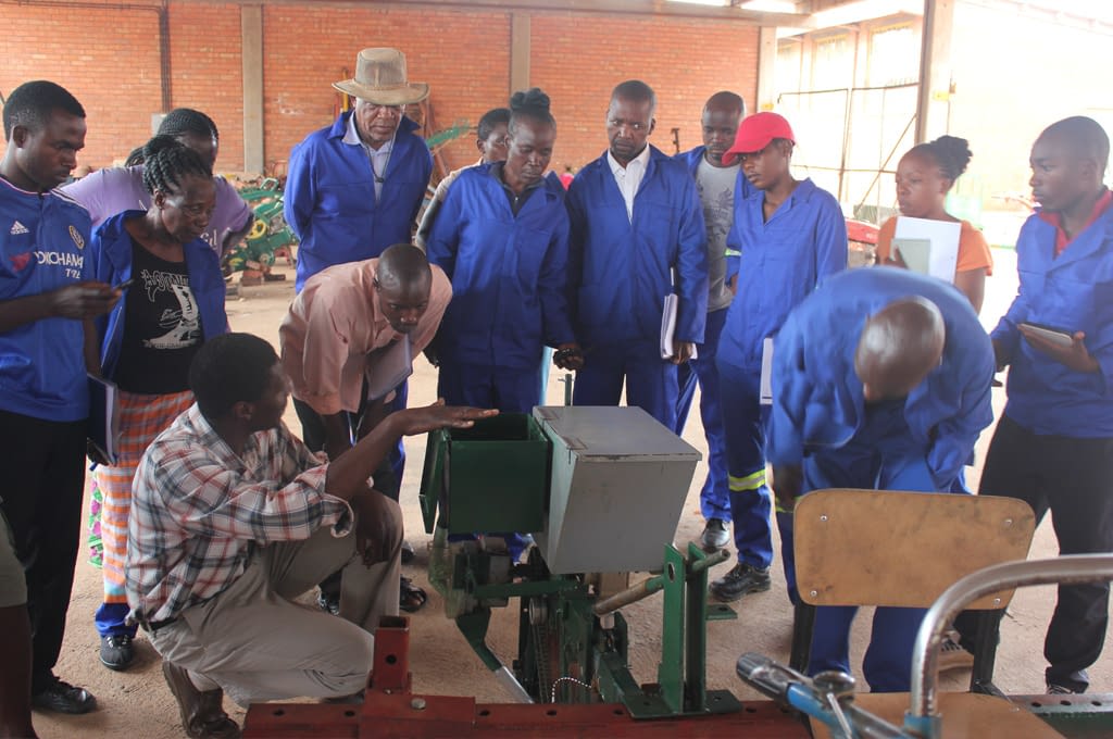 Turning the mechanization wheels on Zimbabwe’s small-scale farms – CIMMYT